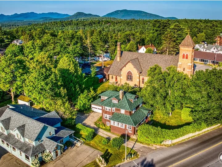Beautiful Downtown Home• Mirror Lake - Lake Placid, NY