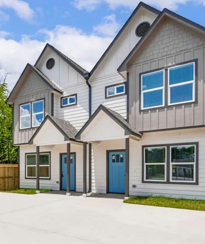 (B) Houston Haven Right In The Heart Of It! - Houston, TX