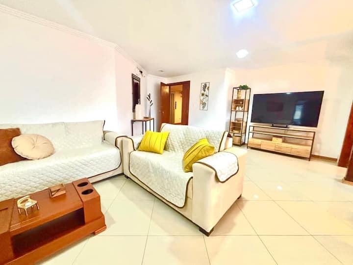 Departamento Cómodo Y Acogedor 4 To Piso. - Cuenca