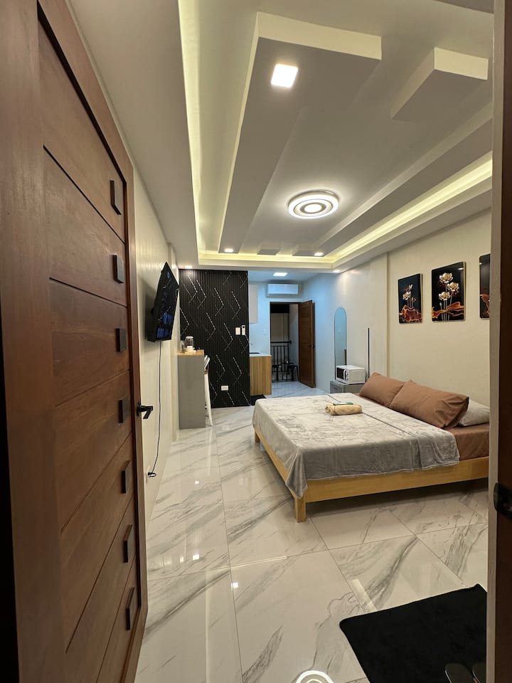 Casa Leveria Unit 7 W/ Balcony (Limited Parking) - Bacoor