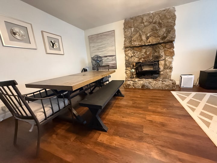 Beautiful And Cozy Bellevue Lakeside Cabin Room B - Bellevue, WA