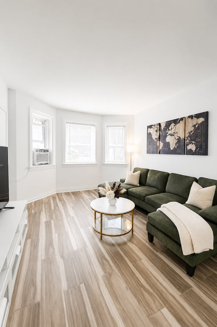 Modern Chicago Getaway – Near Downtown - Water Park, Harwood Heights