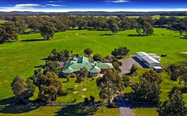 Rural Paradise: 4-bedroom Estate With Pool And Bbq - Bendigo