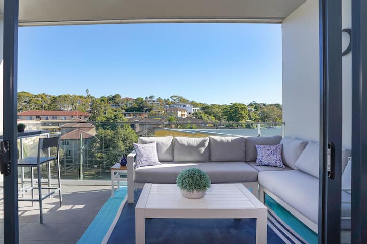 Spacious Modern Studio Apartment + Parking - Manly