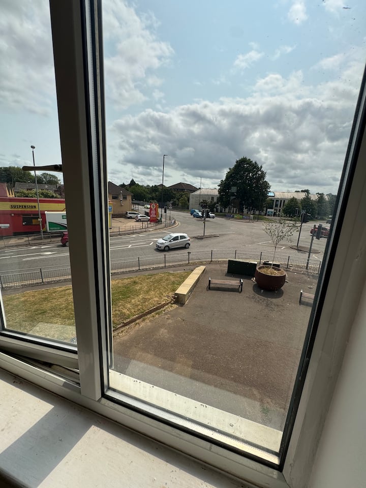 Stylish 2 Bedroom Maisonette - Dunstable