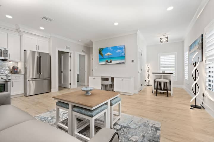 Stylish Gulfside Sarasota Suite – Near The Sand - Sarasota, FL