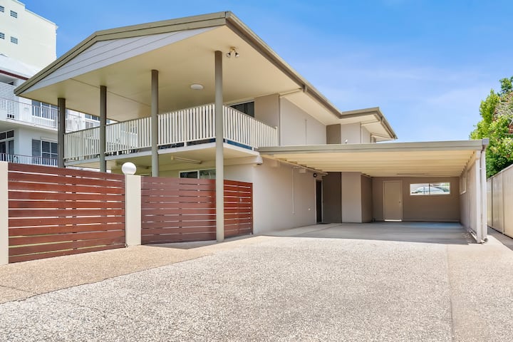 4 Bedroom Riverfront Apartment - Rockhampton