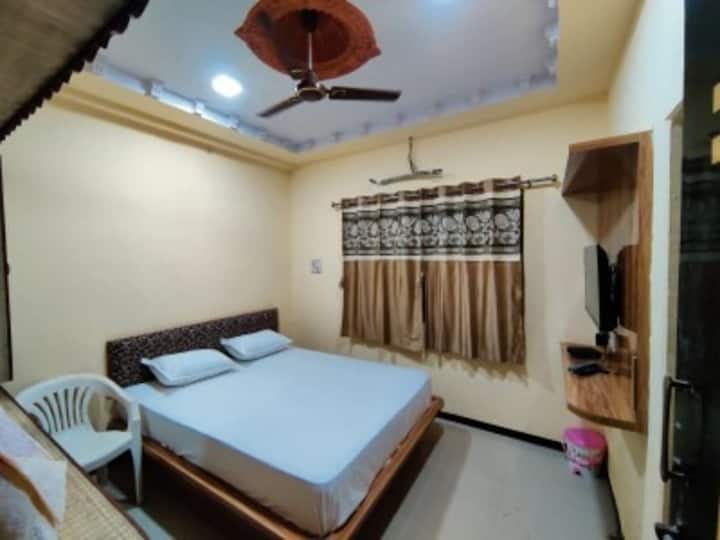 Hotel Medanta Inn Super Deluxe Ac Room - Jalgaon