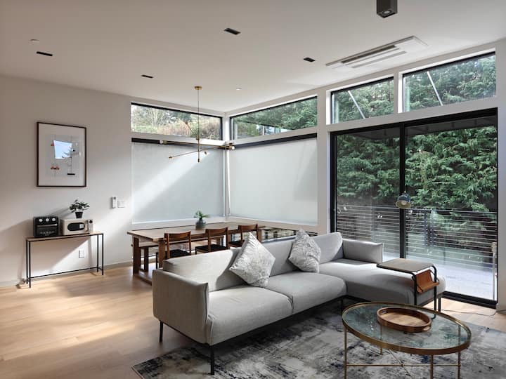 Luxury Modern Retreat With Private Greenery - Kirkland, WA