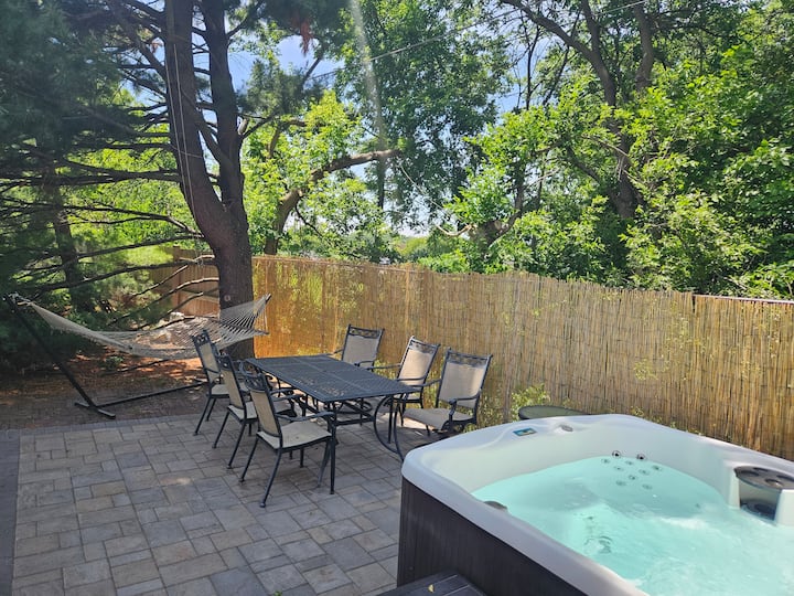 Hot Tub Retreats - Grays Lake, IL