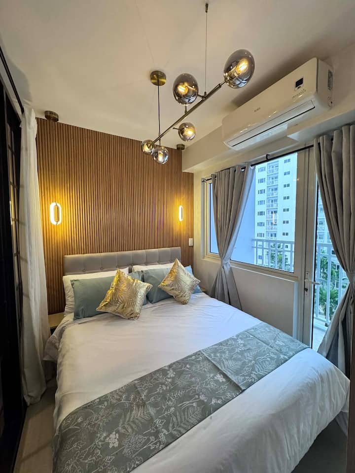 Chic Balcony Deluxe - Philippines