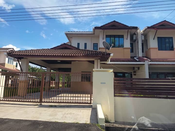 Palm Villa Homestay - Bintulu