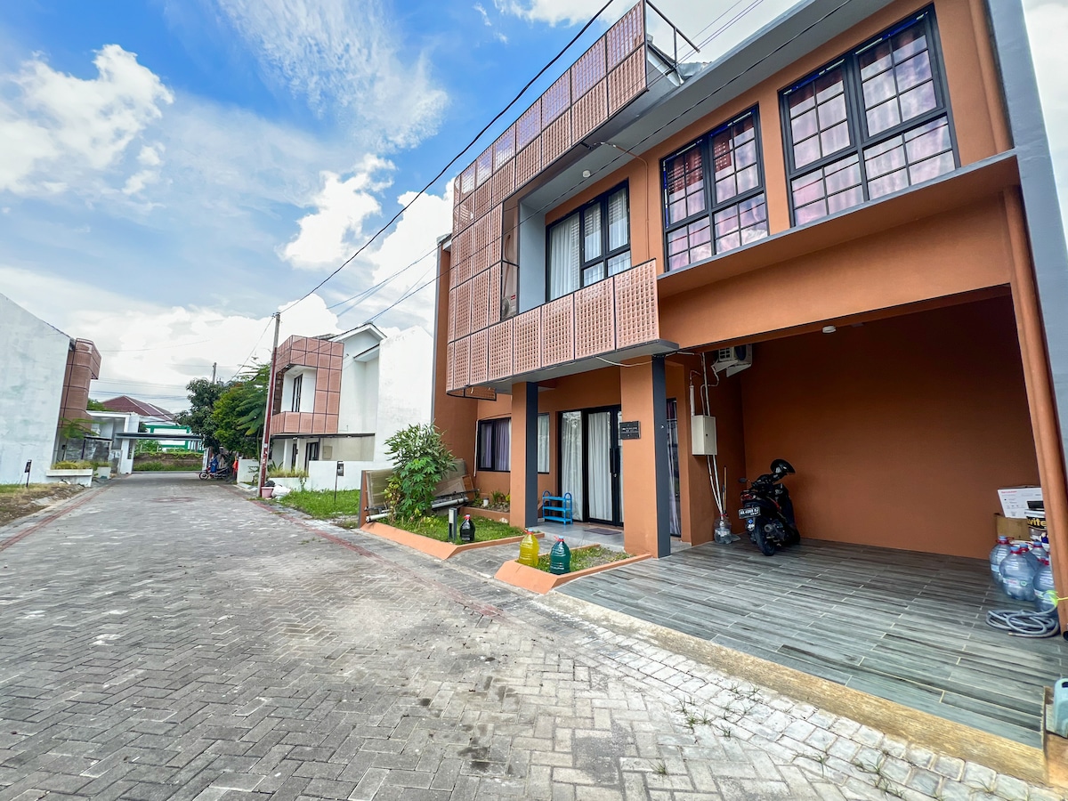 Alojamiento en casa de familia Sewon Regency Jogja - Casas en renta en ...