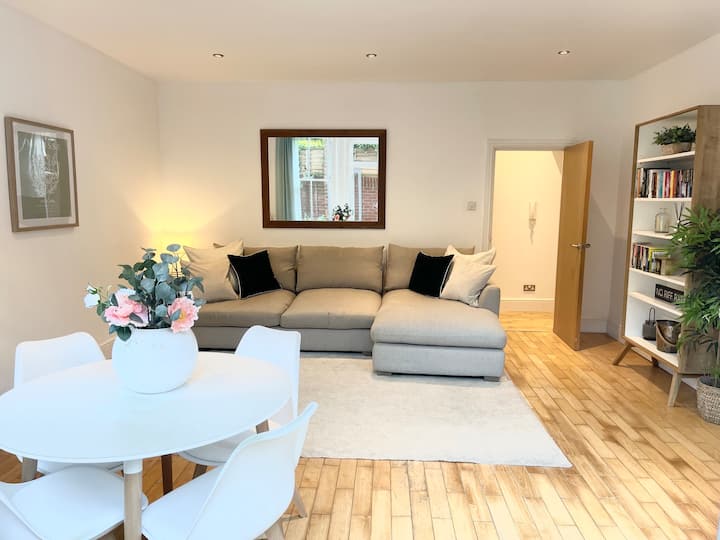 The Southsea Escape - Portsmouth