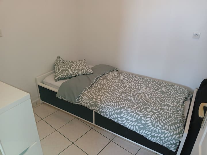 Petite Chambre Idéale éTudiant - Mont-de-Marsan