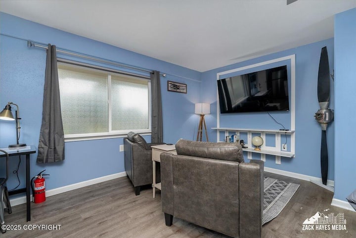 Apartment - Near Jewel Lake Park - Anchorage, AK