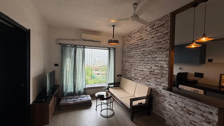 Breezeblock: Cozy 1bhk 20 Mins From Mumbai Airport - Mumbai