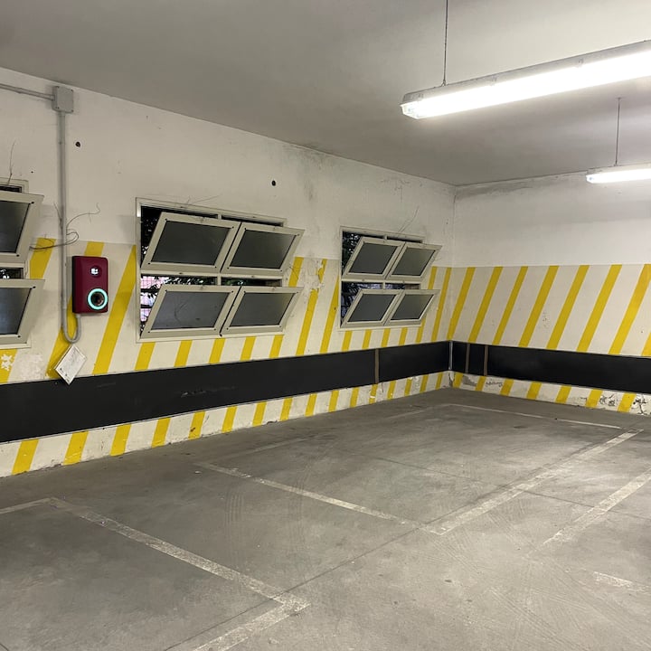 Appartamento Con P. Auto E Colonnina Di Ricarica - Bologna