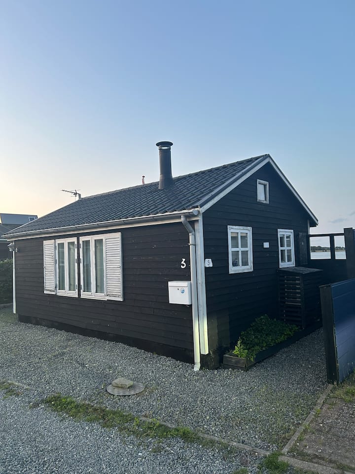 Drømmer Du Om Fjordudsigt Fra Sofaen?
5m Til Vand - Odense