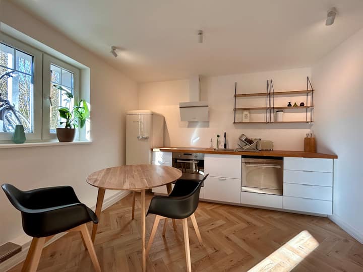 Stylishly Renovated Apartment With Terrace - Francfort-sur-le-Main