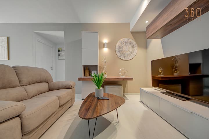 Official Mercury Suites: Stylish 2br With Terrace - Malta