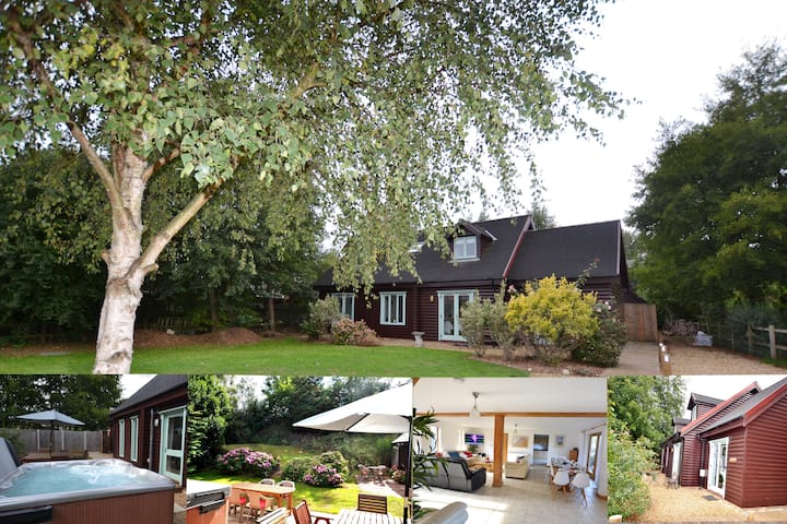 Secluded South Facing Lodge,
Hot Tub & Parking - Downham Market