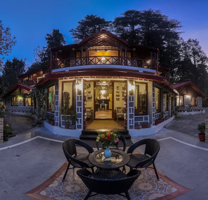 Serene Hillside Resort W/ Suites & Restaurant - Nainital