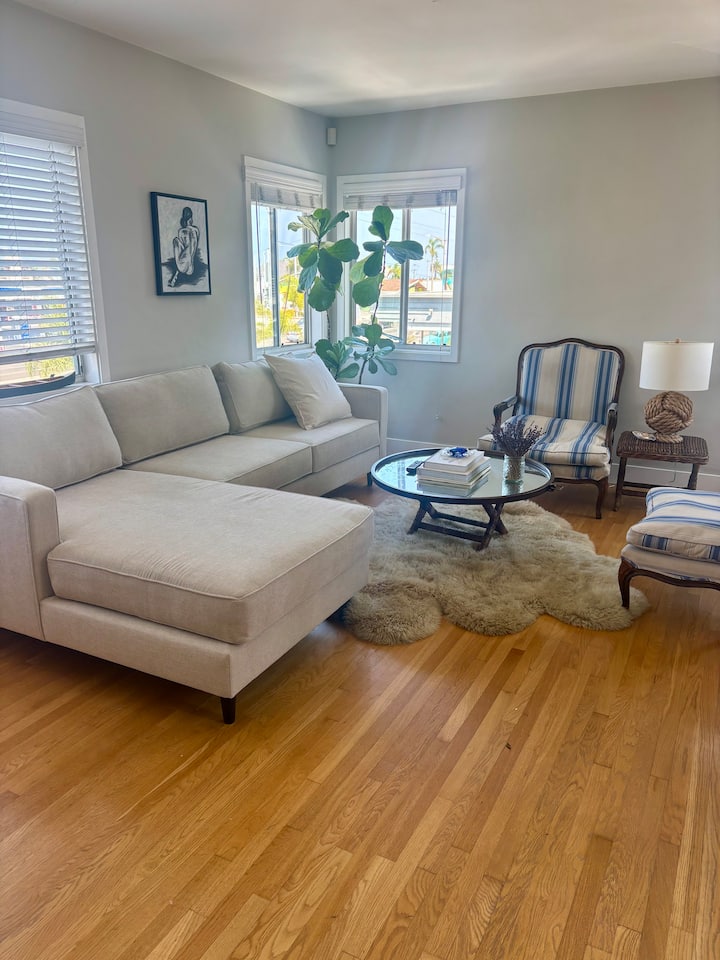 French Country Coastal Duplex. 2 Bed+ Office - Hermosa Beach, CA