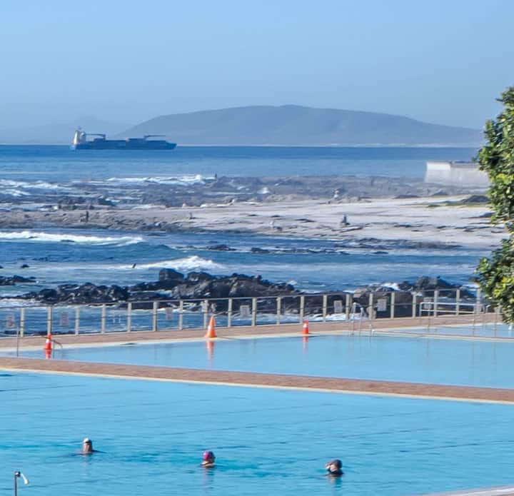 Beach Front Apartment With Stunning Sea Views - Cape Town