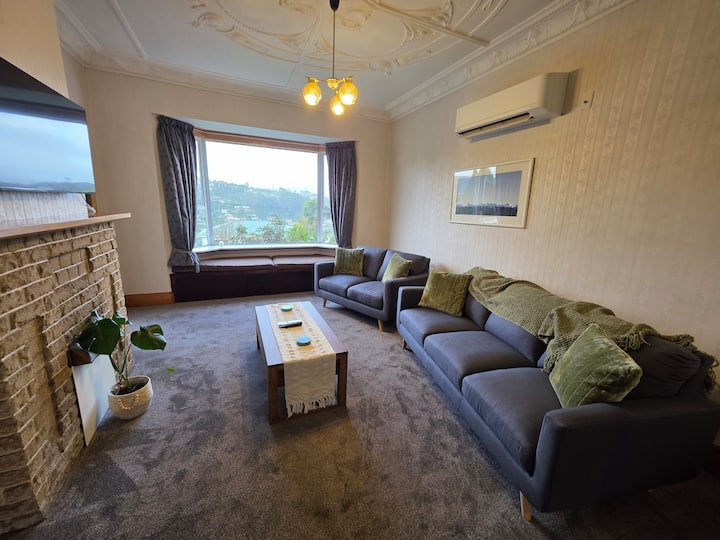 2 Bedroom House With Great Views - Dunedin