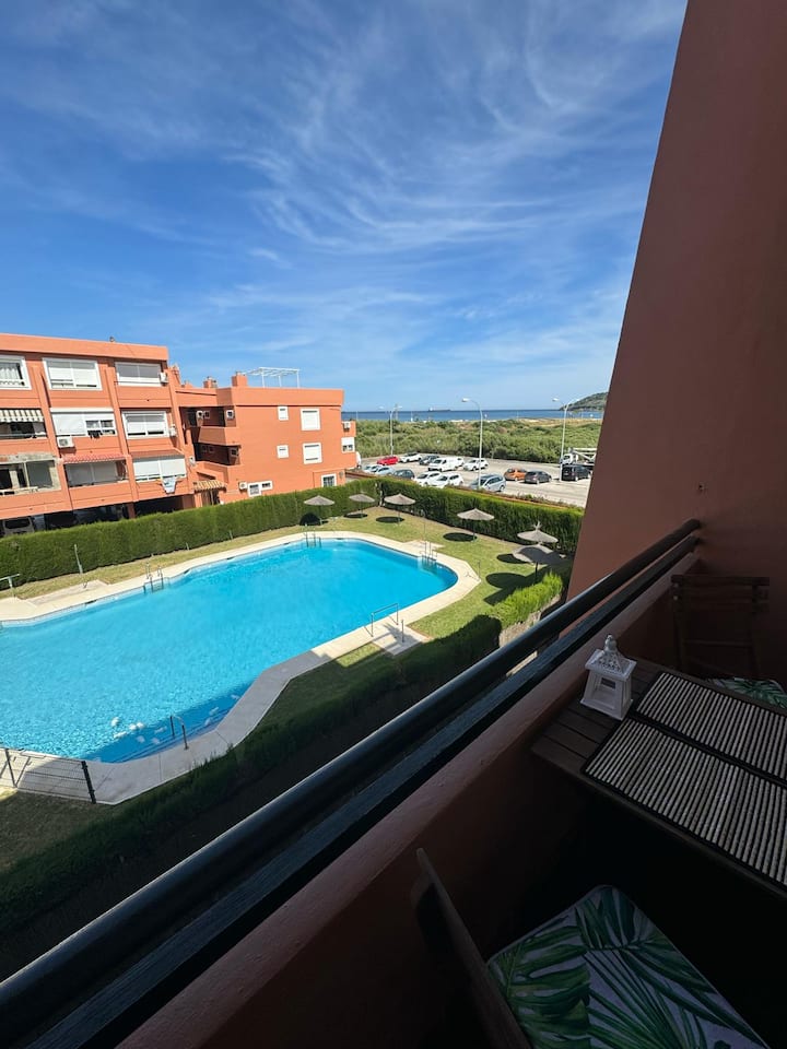 Pequeño Apartamento Con Piscina Y Vistas Al Mar - Algeciras