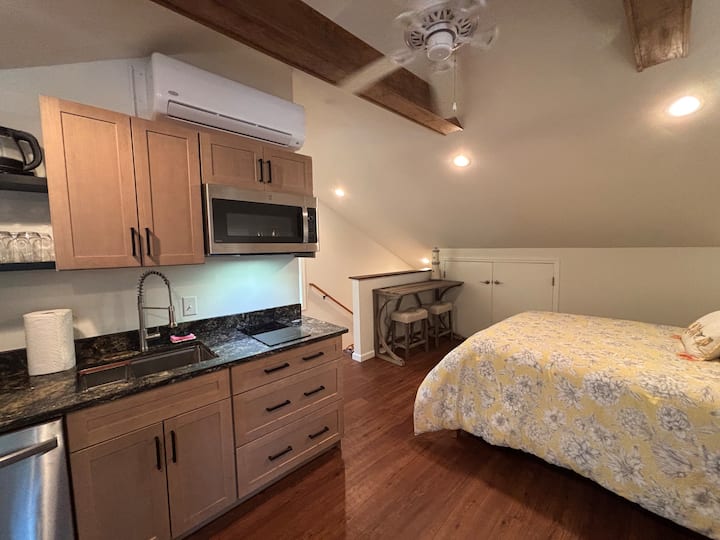 Bird House Studio On King - Jekyll Island, GA