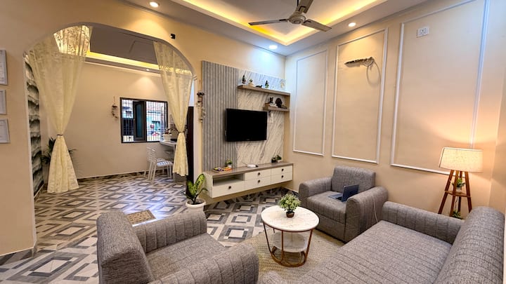 Namastay Kashi: Tana | 2bhk | 200m To Kaal Bhairav - Varanasi