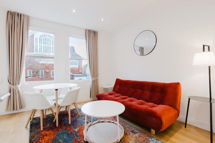 Bright One-bedroom Flat: Islington Upper Street - London