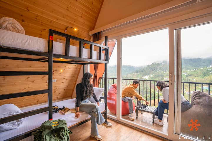 Deluxe 8 Bed Mixed Dorm With Balcony In Kodaikanal - Kodaikanal