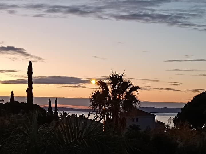 Appartement, St Clair, 300 M De La Plage, Vue Mer. - Le Lavandou