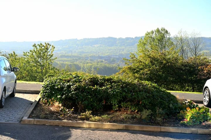 Modern House With A Stunning View,
Parking/netflix - Newcastle upon Tyne