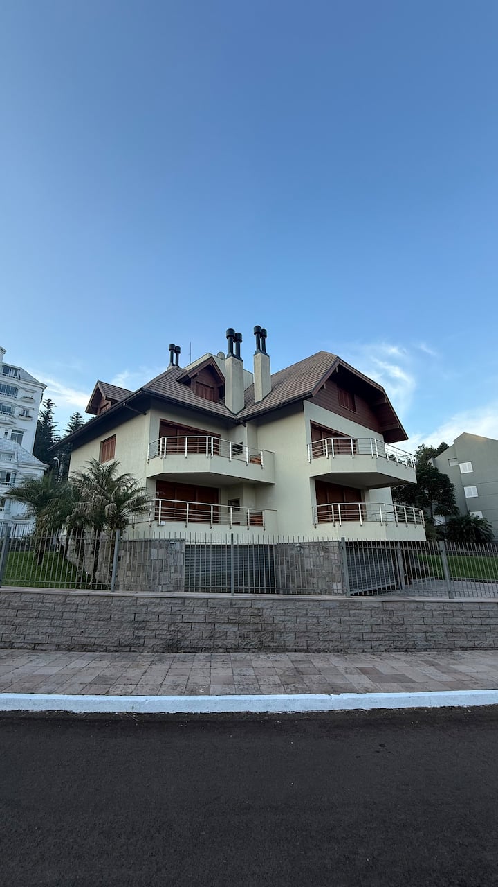 Mansão 700 Metros Do Contro De Gramado, 7 Suítes - Canela