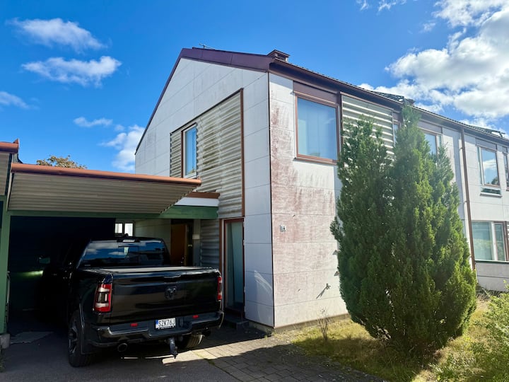 Business Groups 4 Bedrooms 7 Beds Near Volvo - Kungälv
