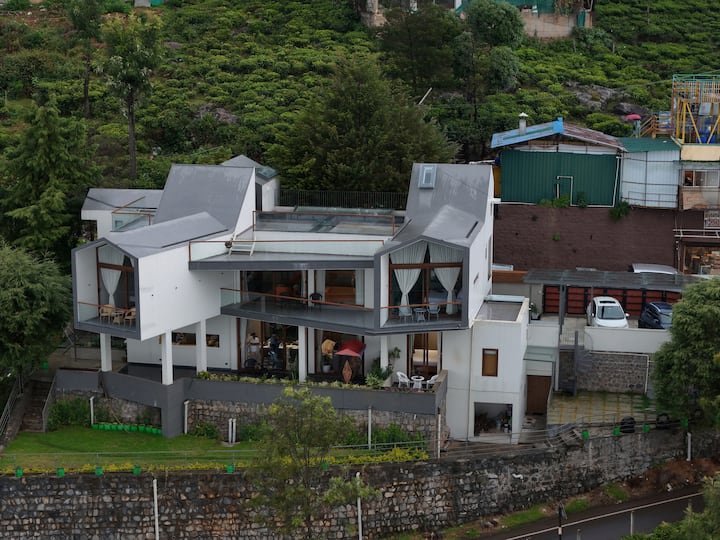 Unique Couple Retreat With Balcony & Mountain View - Coonoor