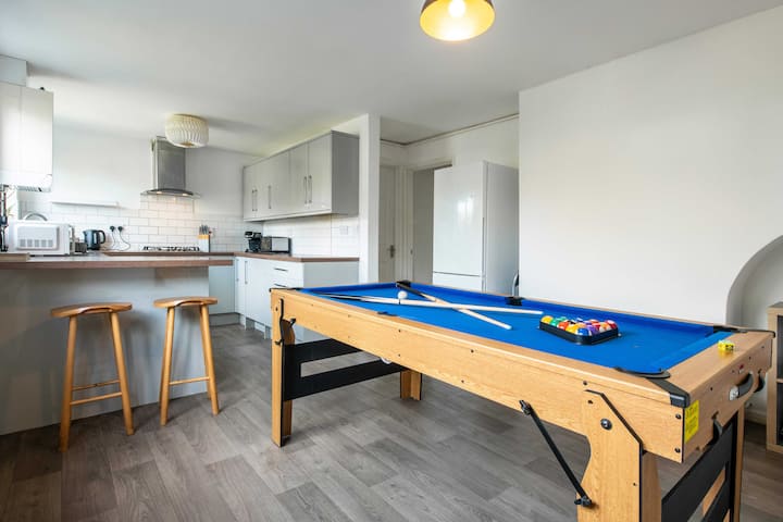 4 Bed Contractor House. Games Room & Free Parking - Loughborough