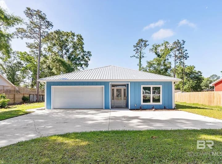 Stay Salty Cottage - Foley, AL