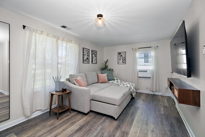 Petite Bradley Retreat - Kankakee, IL