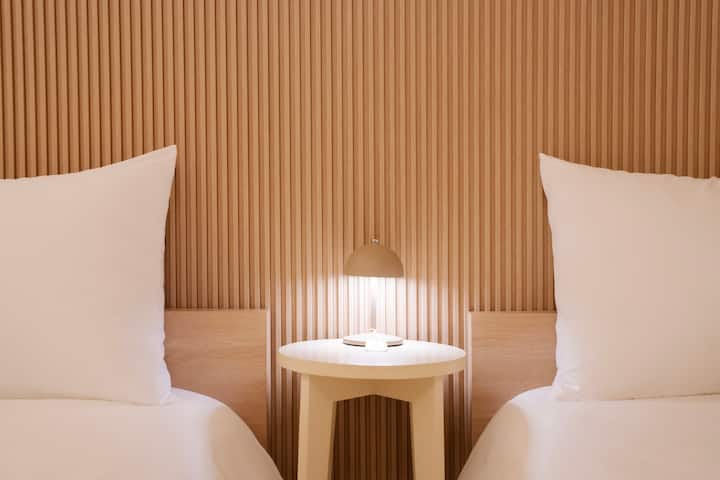 [시즌특가]서울역 해방촌 신흥시장 남산타워 이태원 국립중앙박물관 노들섬 명동 Ddp 경복궁 - Myeong-dong