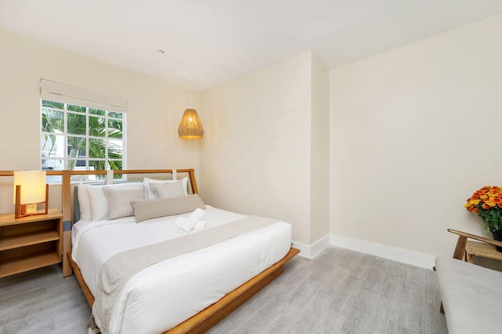 At Mine - South Beach Family Bunks + Bedroom - Miami Beach, FL