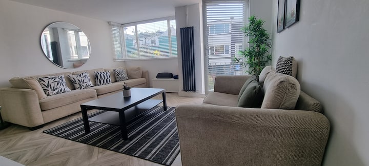 Brighton Lanes Stay – Parking & Shared Patio - Brighton