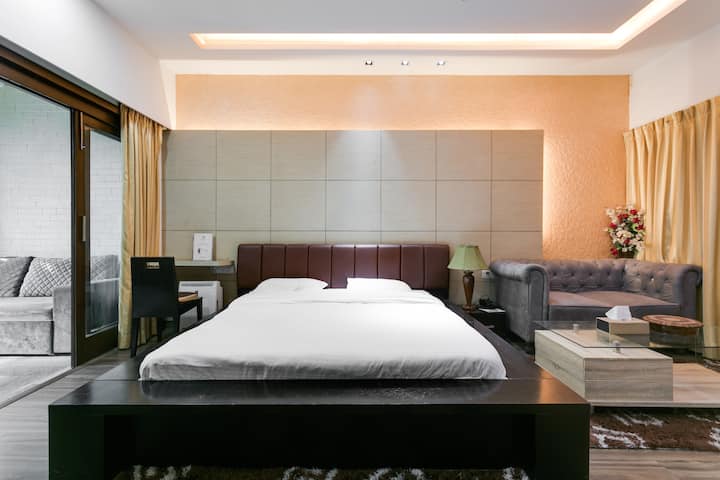 Avanti Tenantry-presidential Suite Safdarjung Enc. - New Delhi