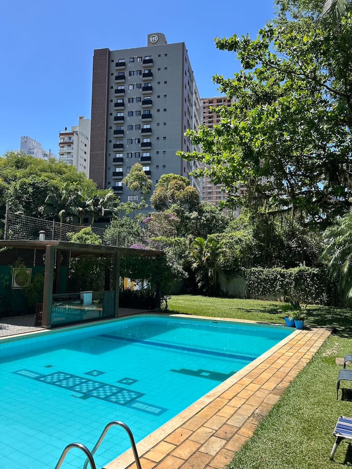 Casa Até 10 Pessoas, Pátio, Pergolado E Piscina. - Balneário Camboriú