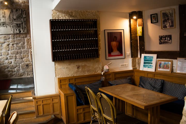 Belle Chambre Pour Deux Avec Un Lit Double - Paris