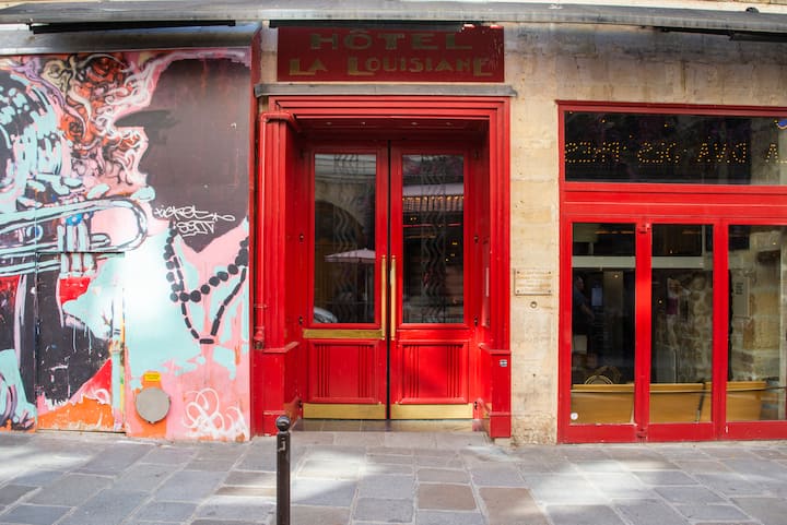 ÉLégante Chambre Double Avec Vue Sur Rue De Seine - Paris